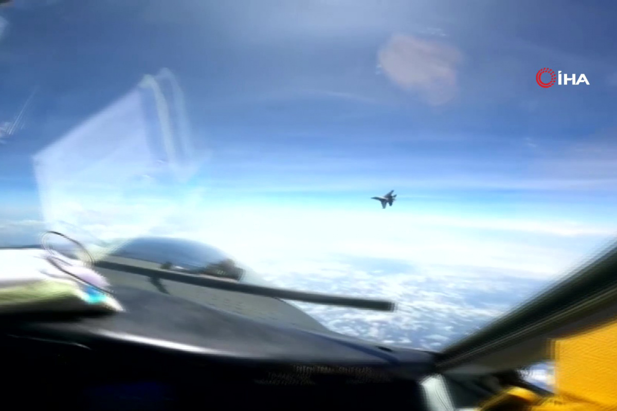 Chinese Fighter Jet Intercepts Us Reconnaissance Plane